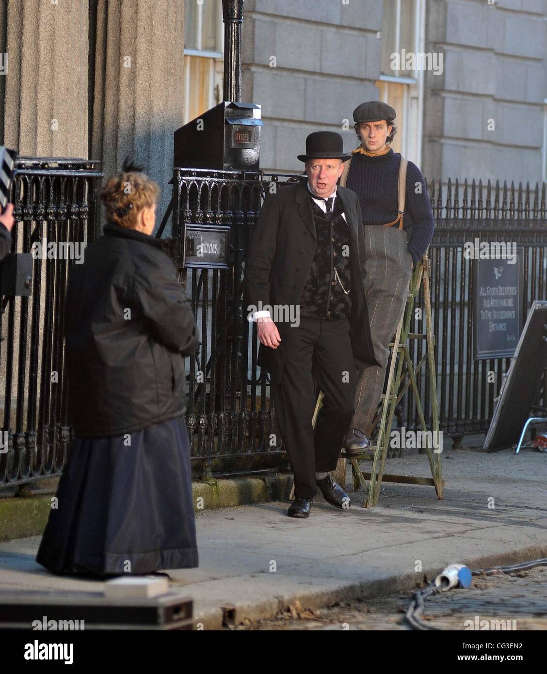 Mark Williams, Pauline Collins, and Aaron Johnson The film set of ...