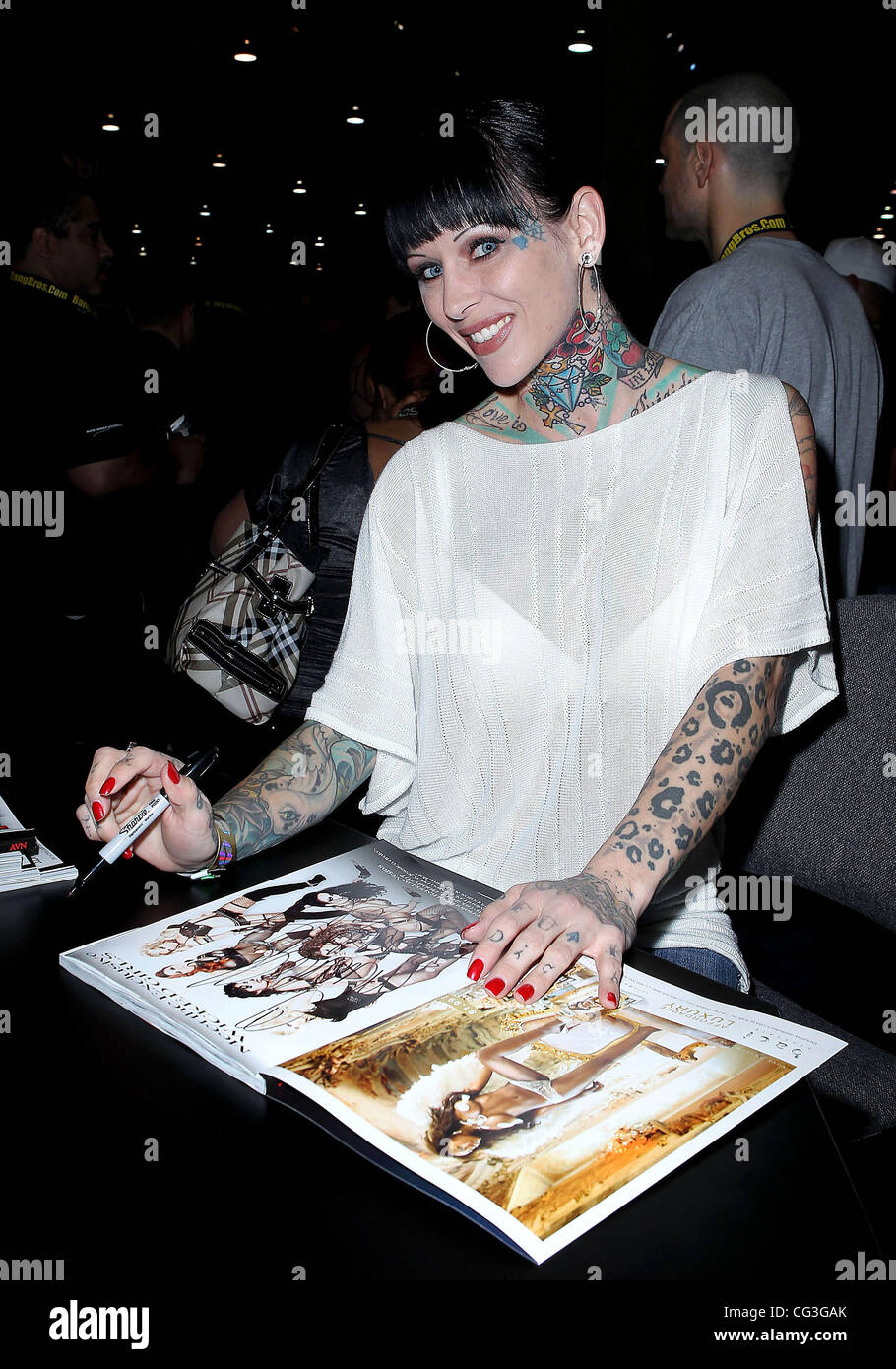 Michelle bombshell mcgee hi-res stock photography and images - Alamy