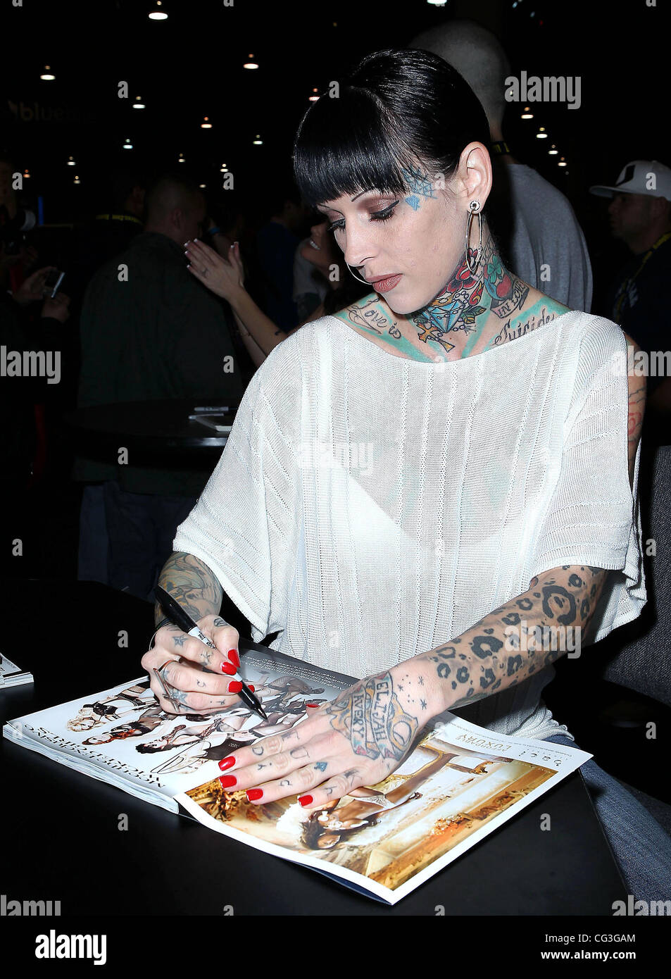 Michelle bombshell mcgee hi-res stock photography and images - Alamy