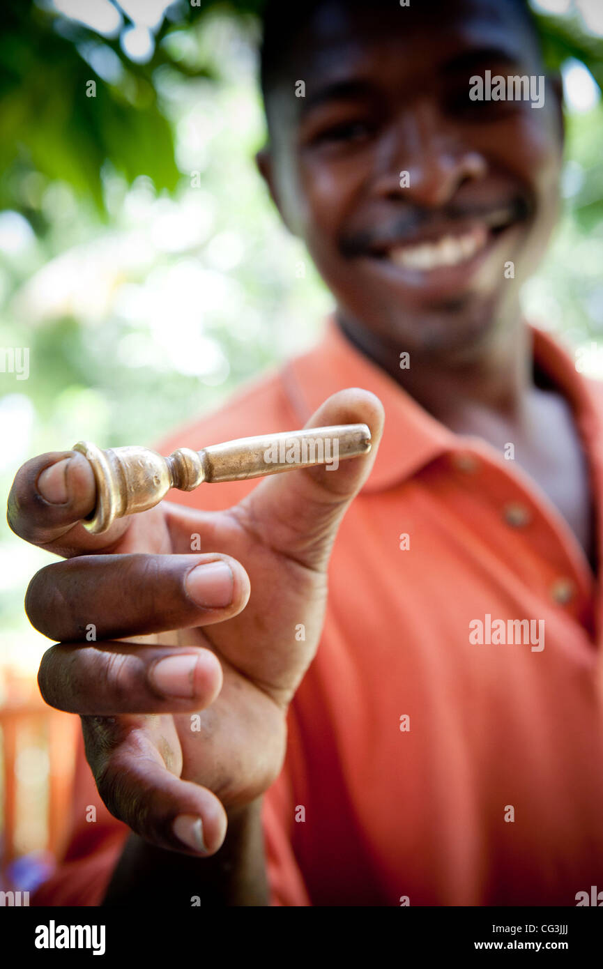 Francique Jean Baptiste and his band 'Shalom' lost their instruments ...