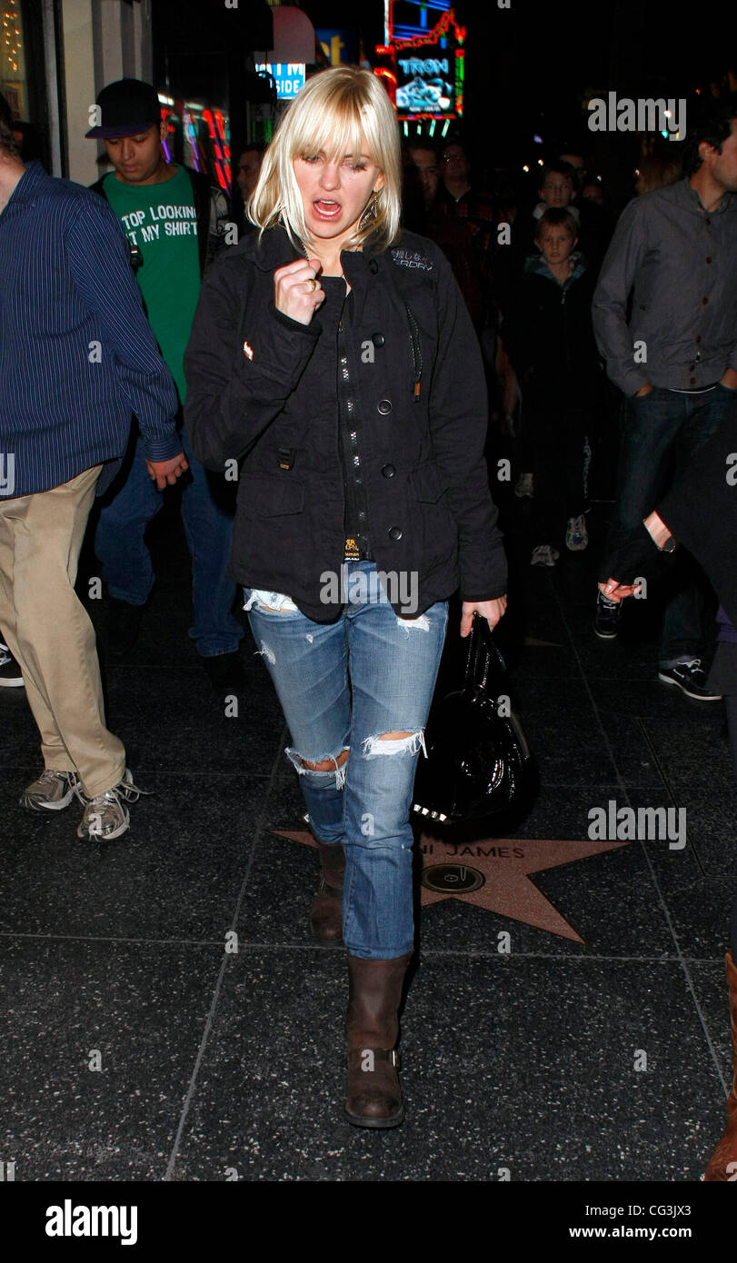 Mouth ripped open hi-res stock photography and images - Alamy