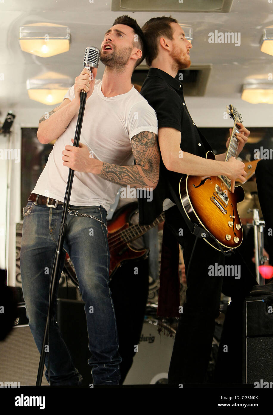 Adam Levine and Jesse Carmichael shooting scenes for Maroon 5’s ...