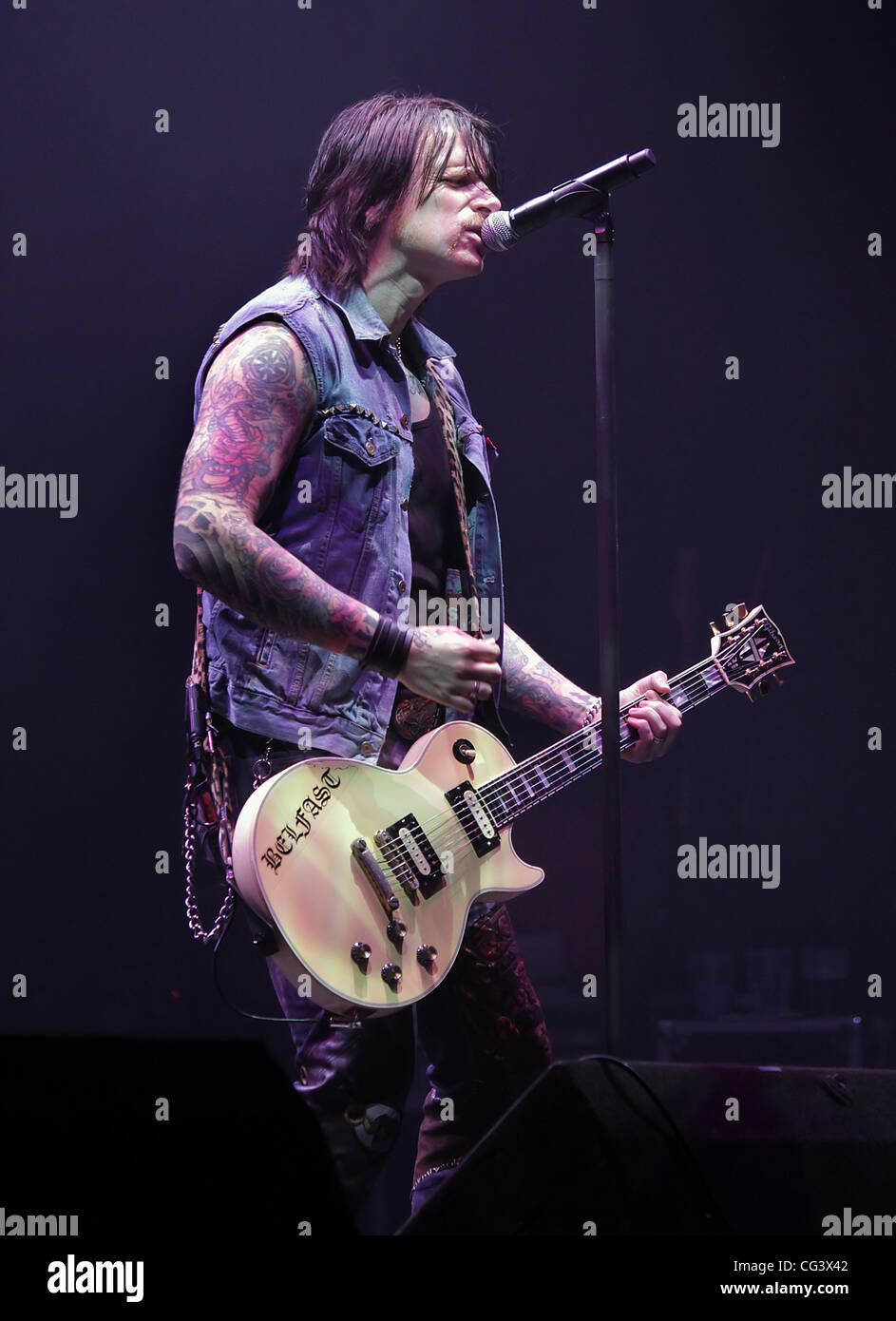 Ricky Warwick Thin Lizzy performing at Manchester Apollo Manchester ...