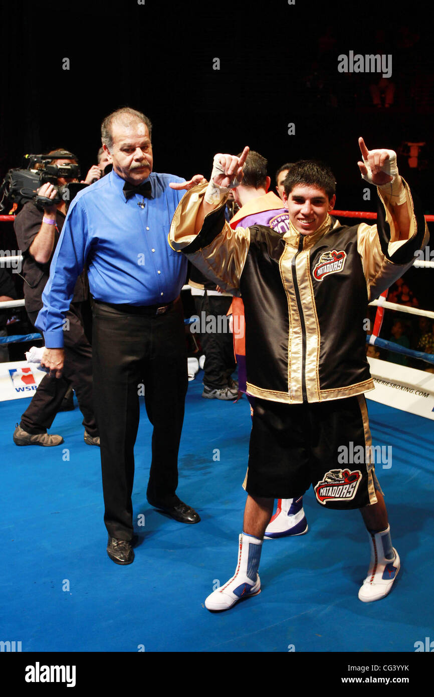 LA Matador Fernando Martinez (black trunks) beats Memphis Force boxer ...