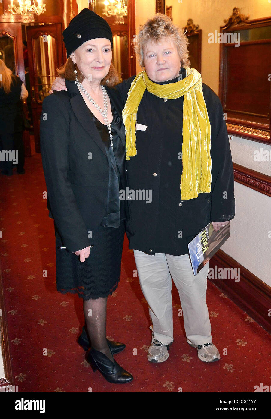 Brenda fricker oscar hi-res stock photography and images - Alamy