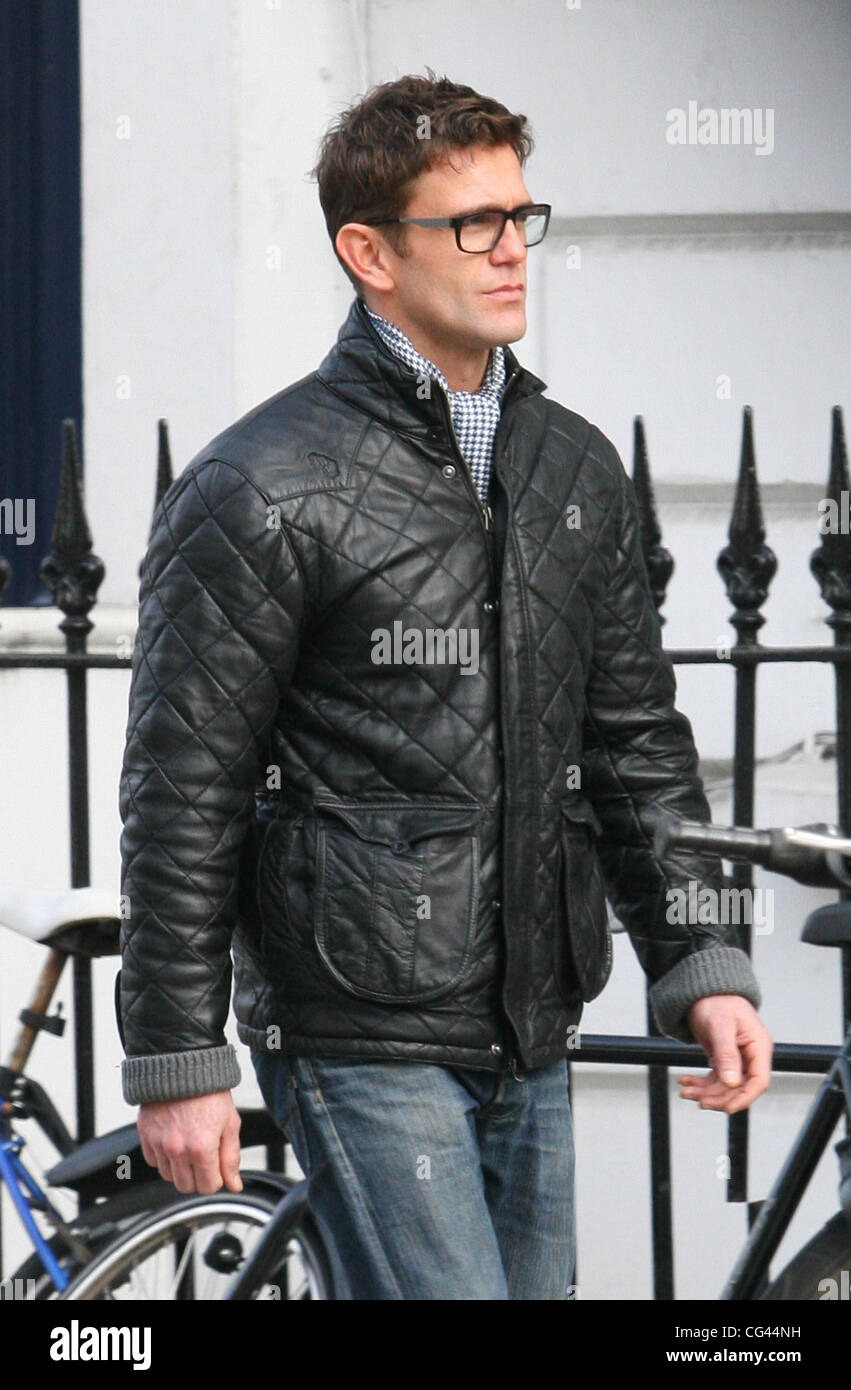 Scott Maslen waking around Primrose Hill wearing glasses London ...