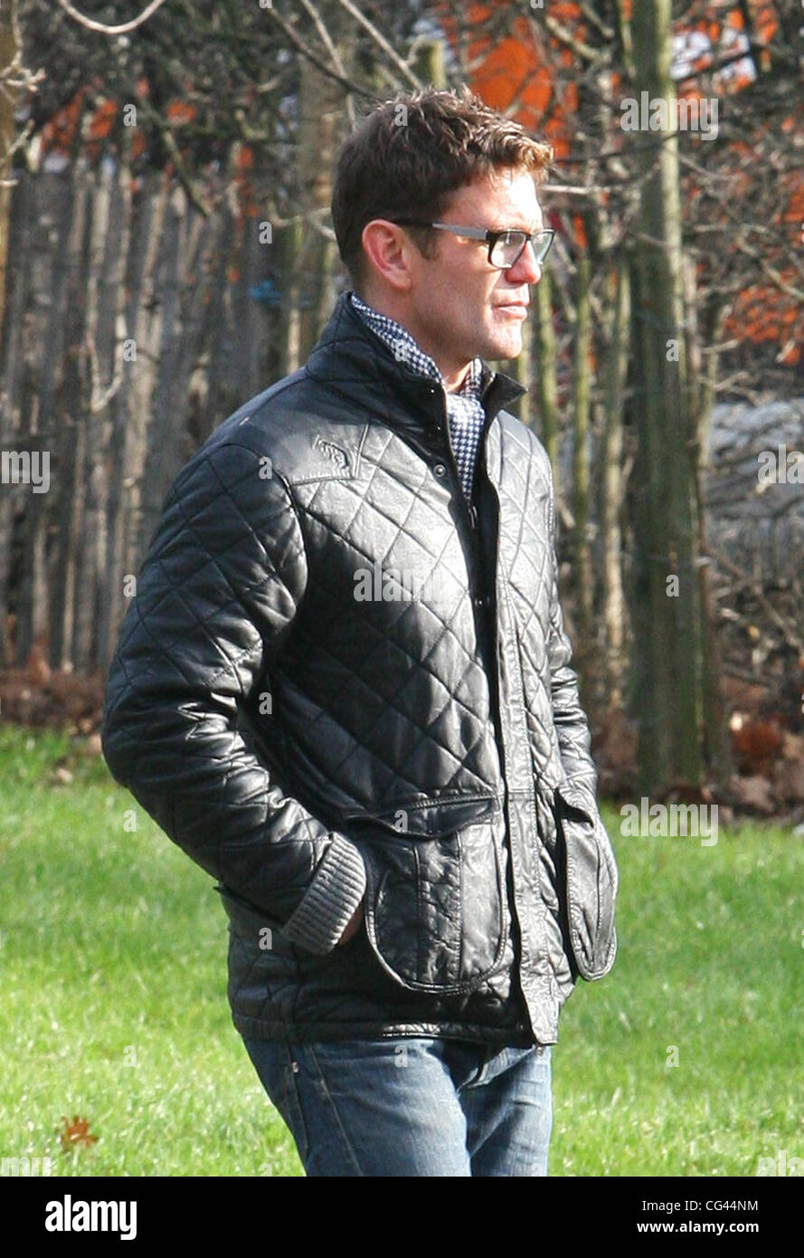 Scott Maslen waking around Primrose Hill wearing glasses London ...