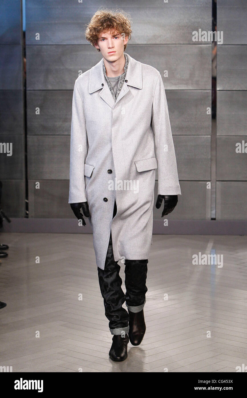 Model Paris Fashion Week Fall 2011 - Menswear - Cerutti - Runway Paris ...
