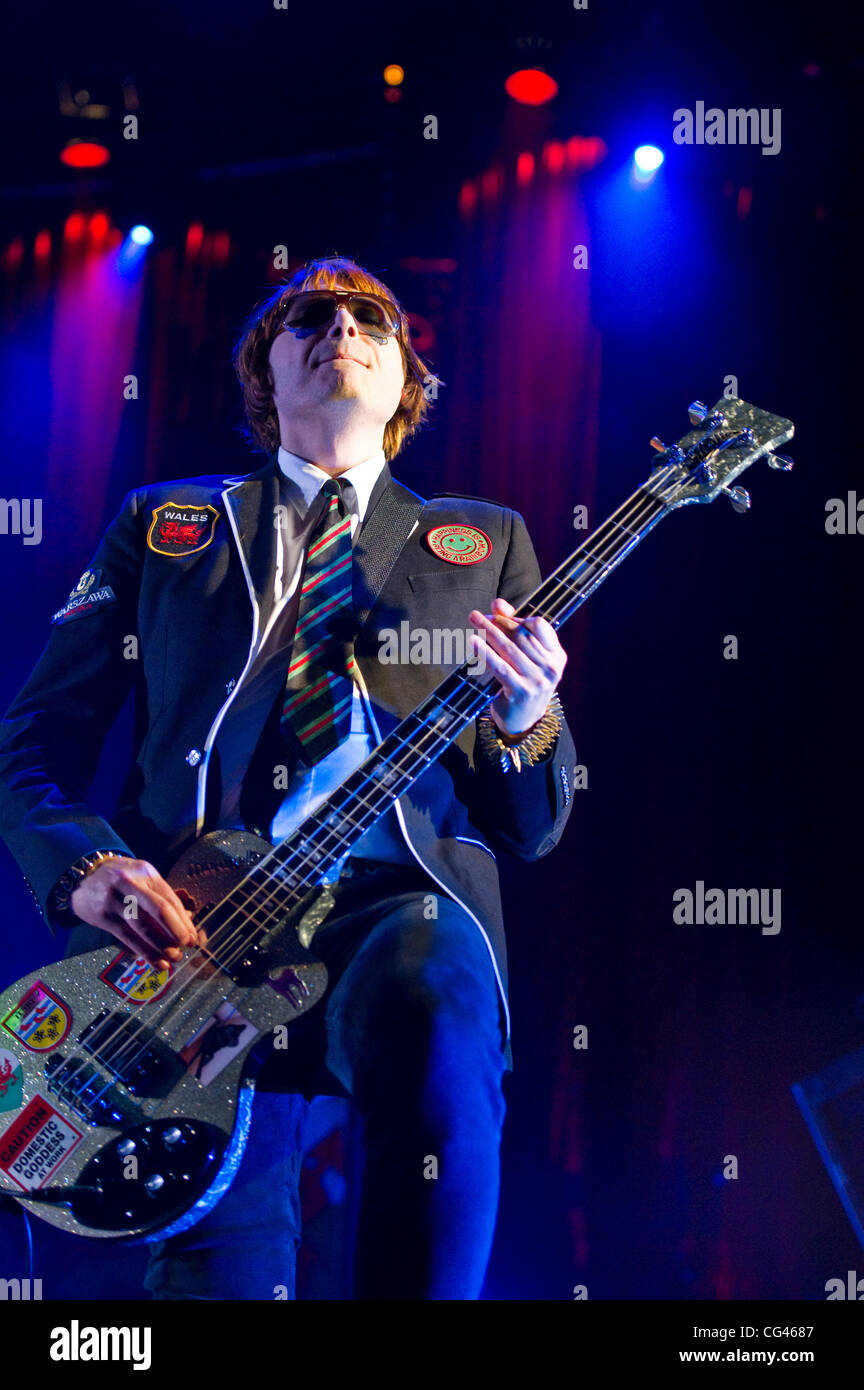 Nicky wire manic street preachers hi-res stock photography and images ...