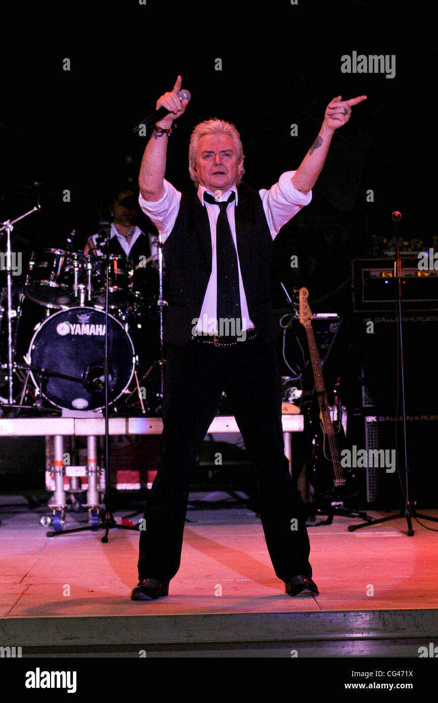 Graham russell air supply perform hi-res stock photography and images ...