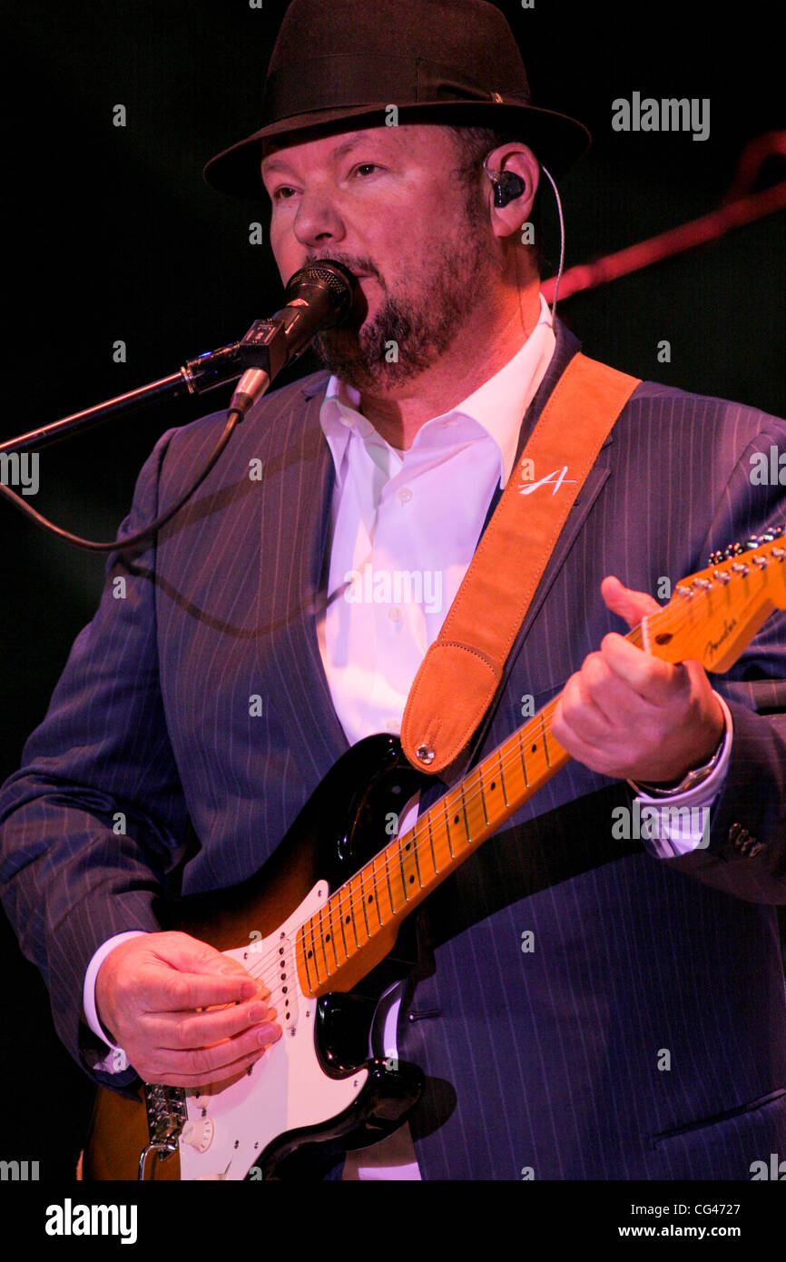 Christopher cross hi-res stock photography and images - Alamy
