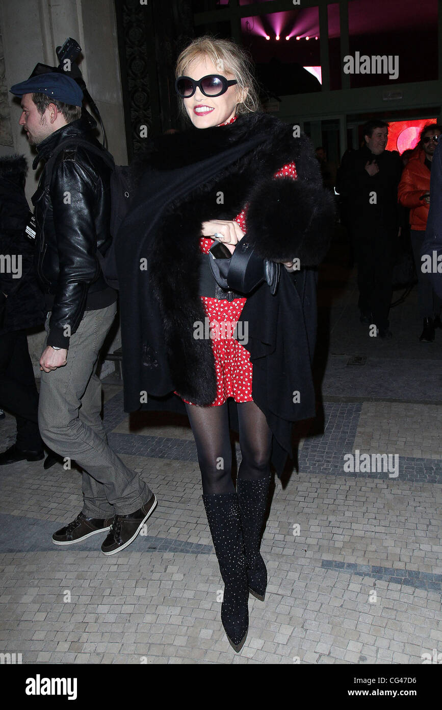 Arielle Dombasle, Paris Fashion Week Fall 2011 - Etam - Departures ...