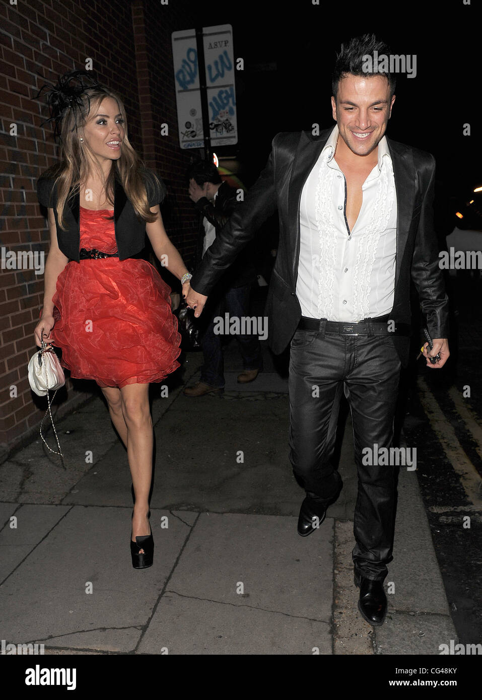 Peter Andre and his new girlfriend Elen Rivas leave Shoreditch House at ...