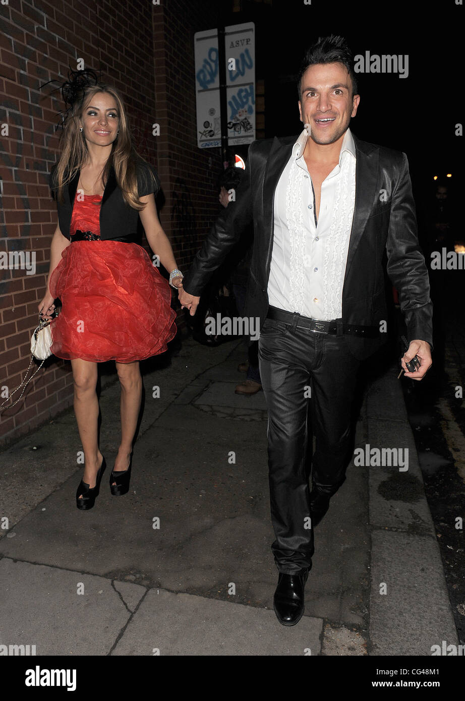 Peter Andre and his new girlfriend Elen Rivas leave Shoreditch House at ...