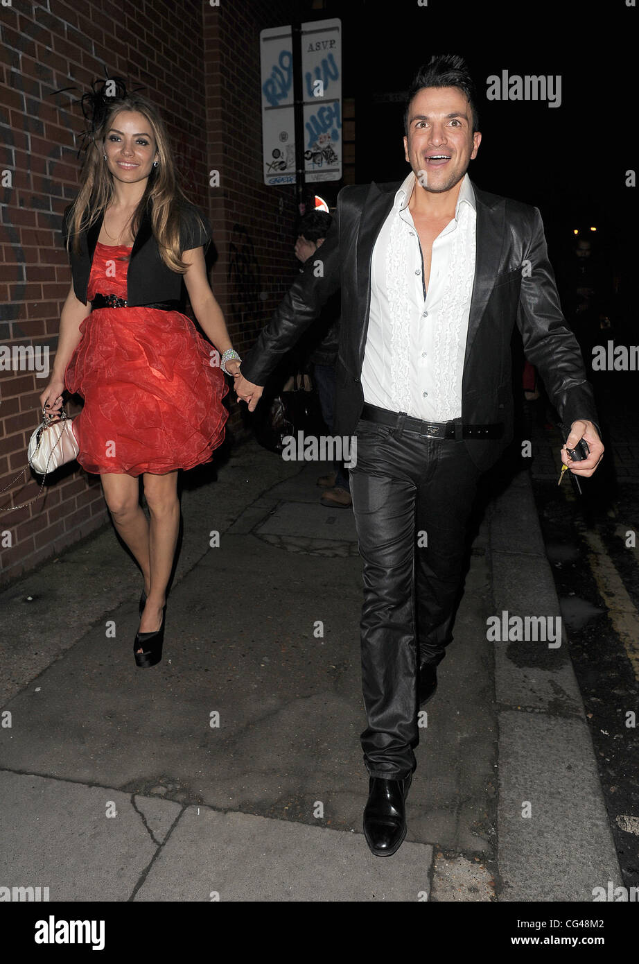Peter Andre and his new girlfriend Elen Rivas leave Shoreditch House at ...