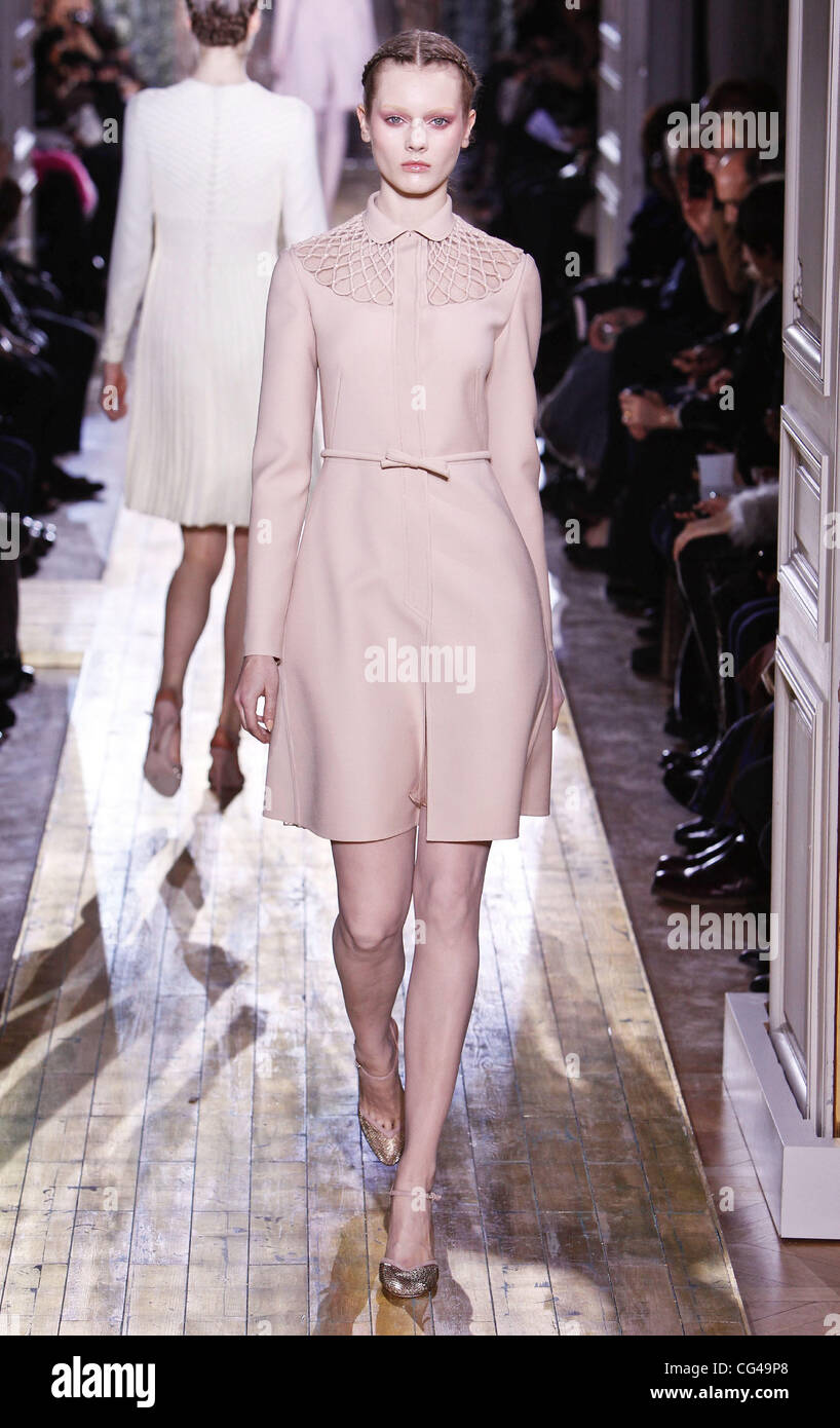 Model Paris Fashion Week Haute Couture Spring/Summer 2011 - Valentino ...