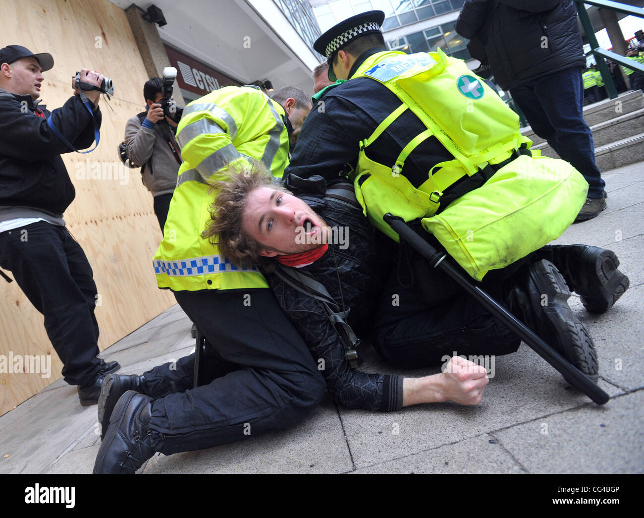 London student protests policeman hi-res stock photography and images ...