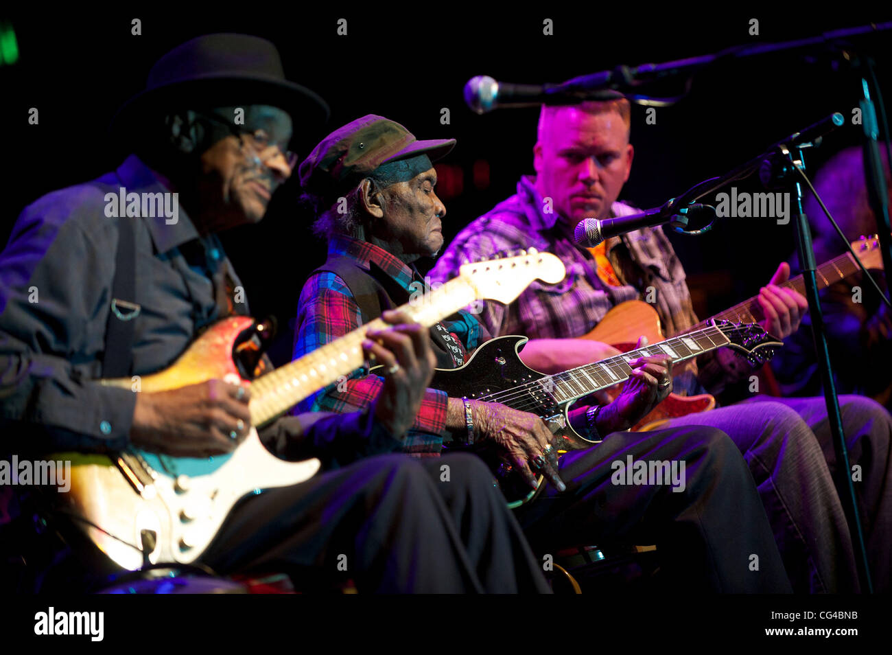 Hubert Sumlin and David "Honeyboy" Edwards The Robert Johnson ...