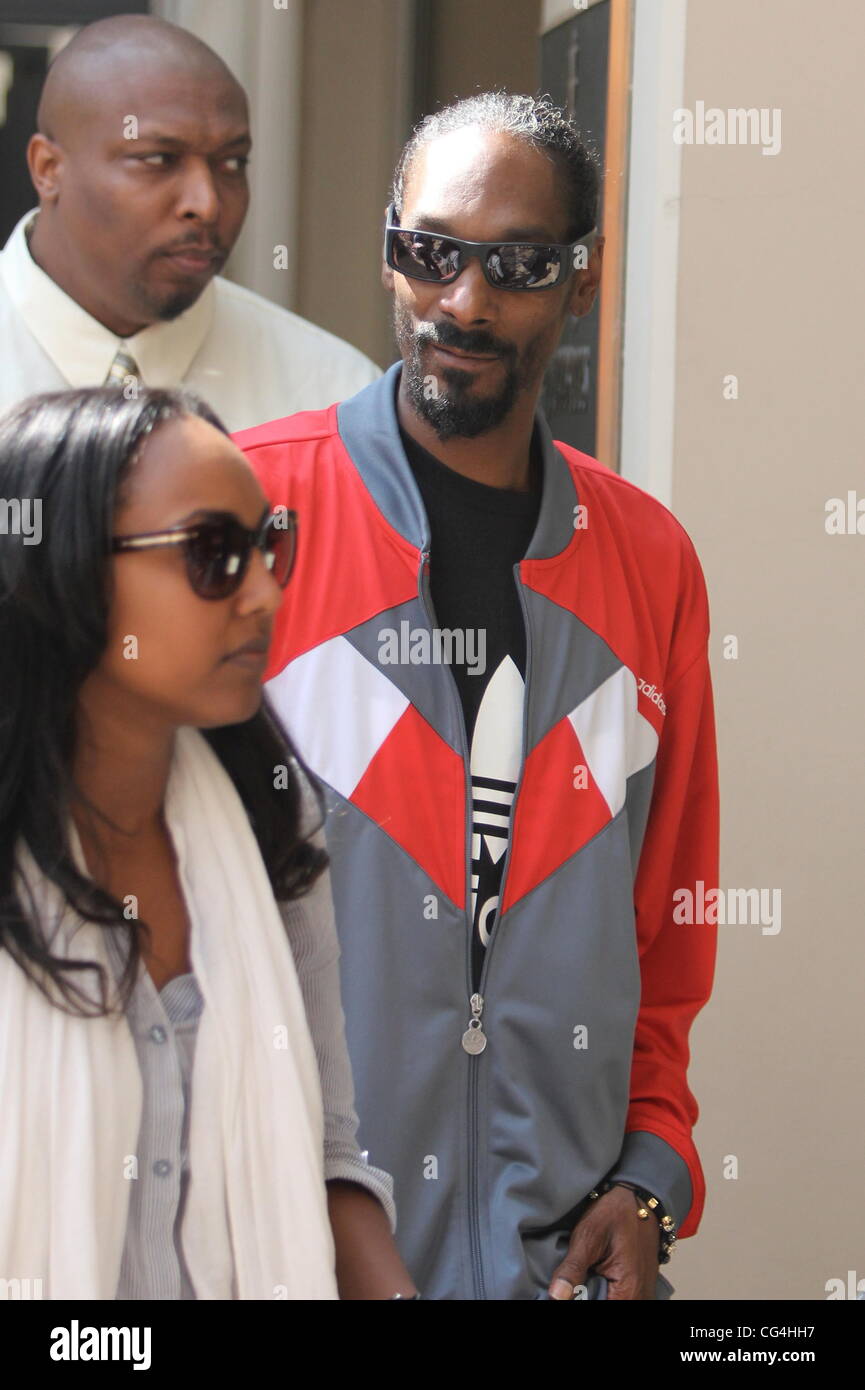 Snoop Dogg filming an interview for the entertainment television news ...