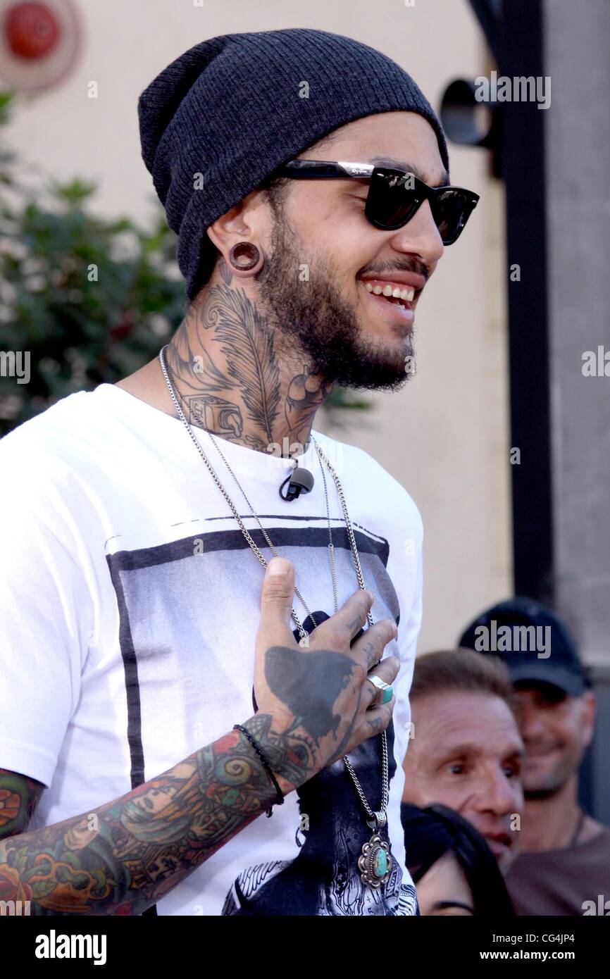 Travie McCoy filming an interview for the entertainment television news ...