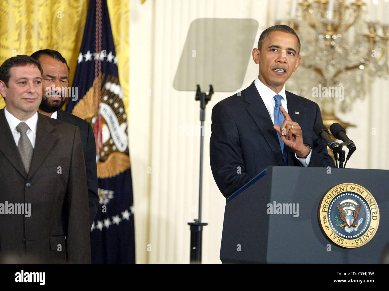 President Barack Obama is applauded by members of Congress and small ...