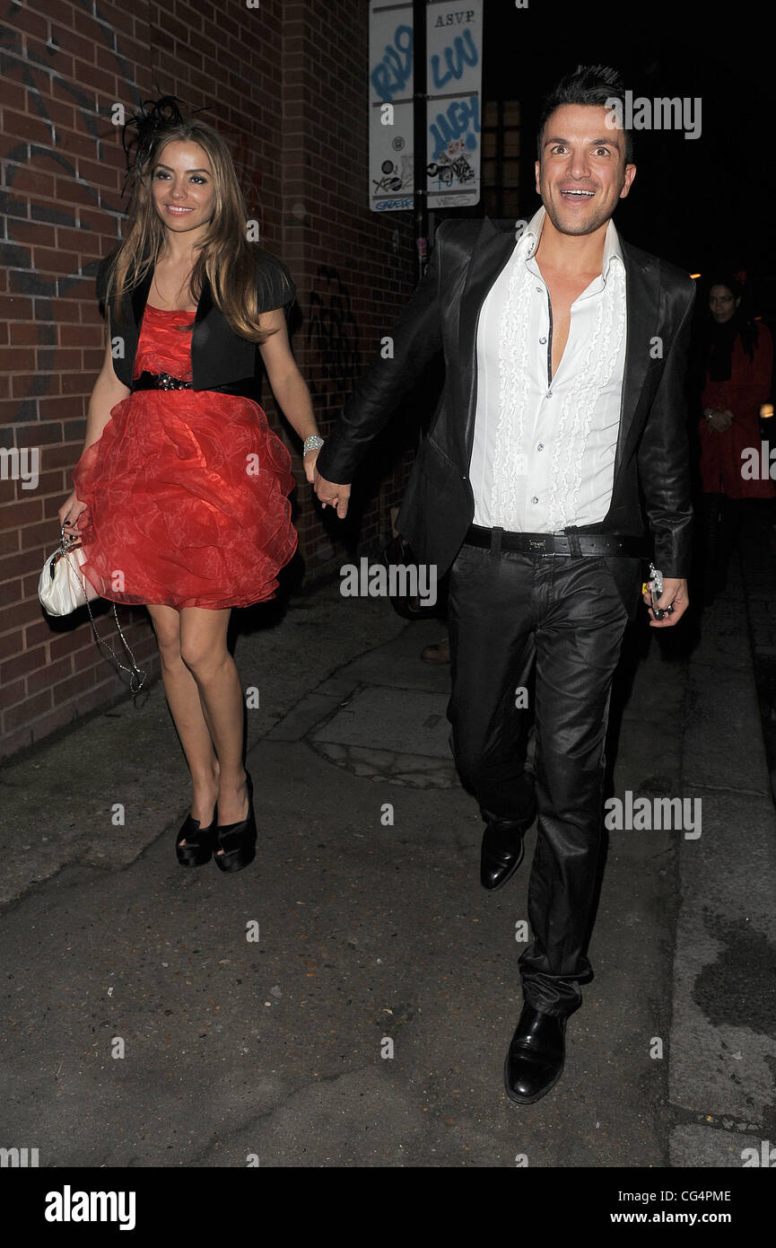 Peter Andre and his new girlfriend Elen Rivas leave Shoreditch House at ...