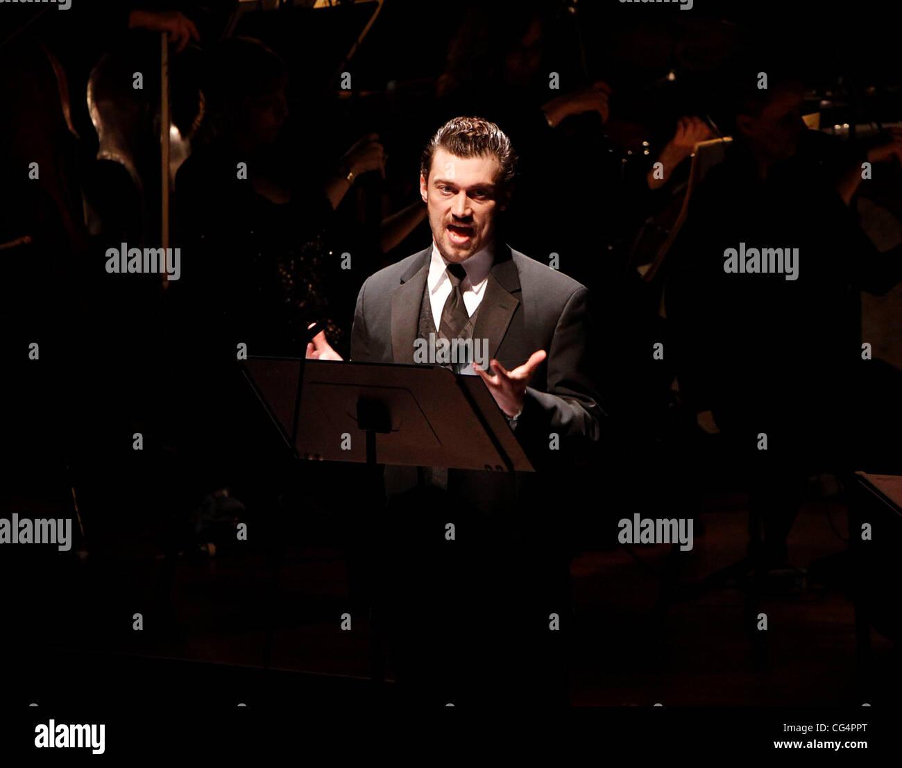 Bryce pinkham hi-res stock photography and images - Alamy