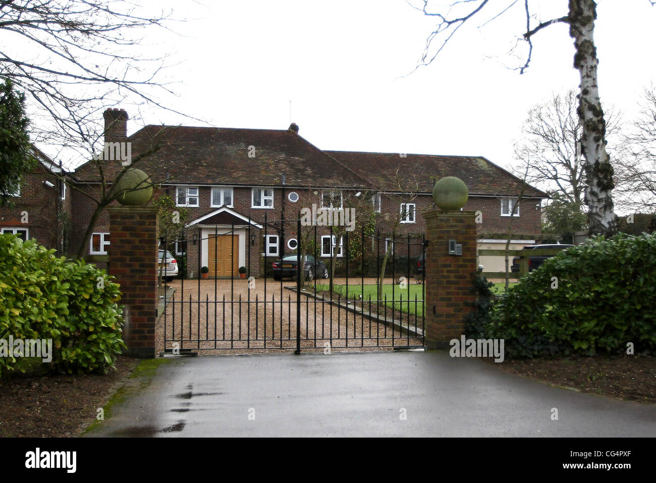 Sky sports presenter richard keys hi-res stock photography and images ...