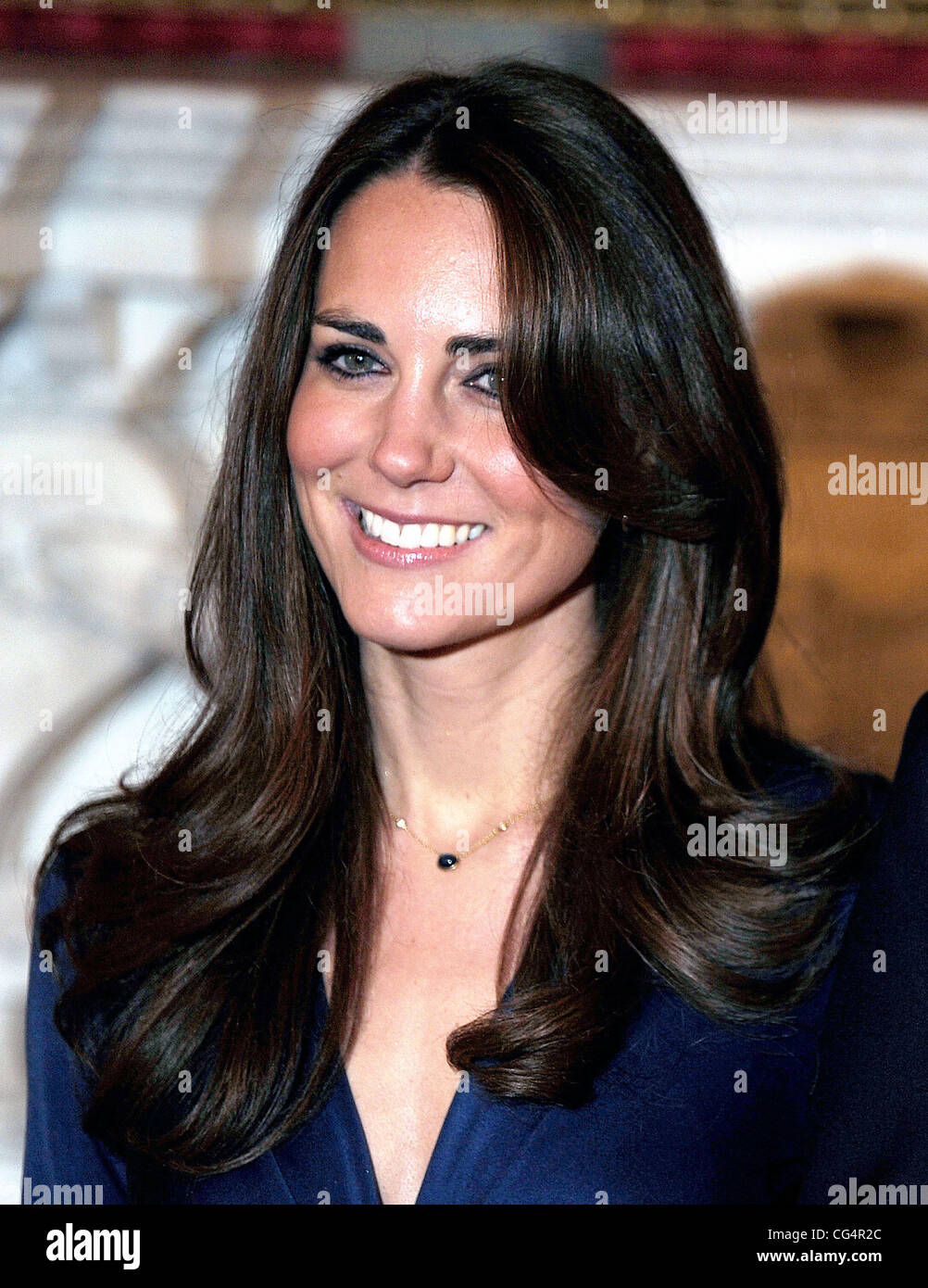 Prince William and Kate Middleton pose for photographs in the State ...