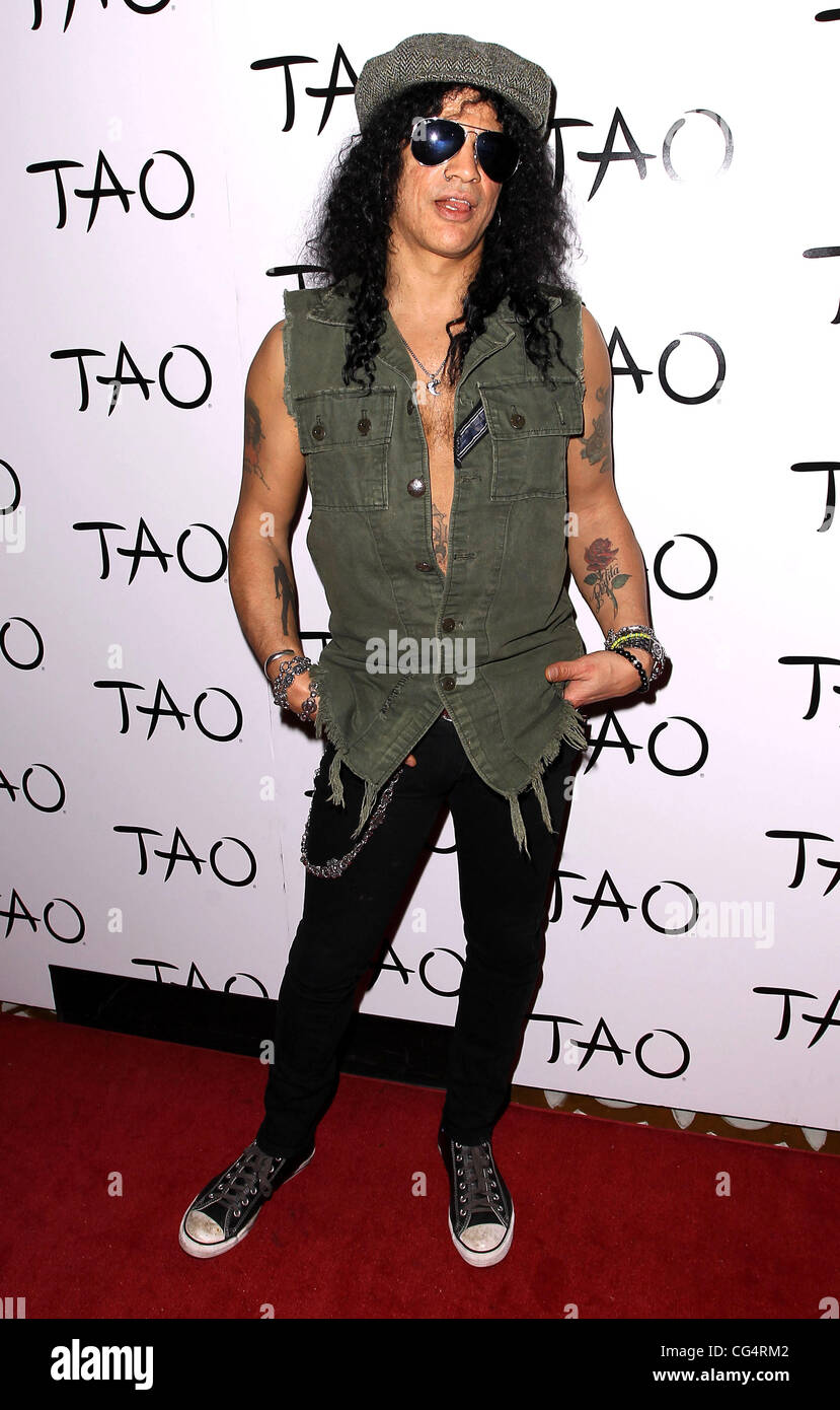 Hosts after concert party at tao hi-res stock photography and images ...