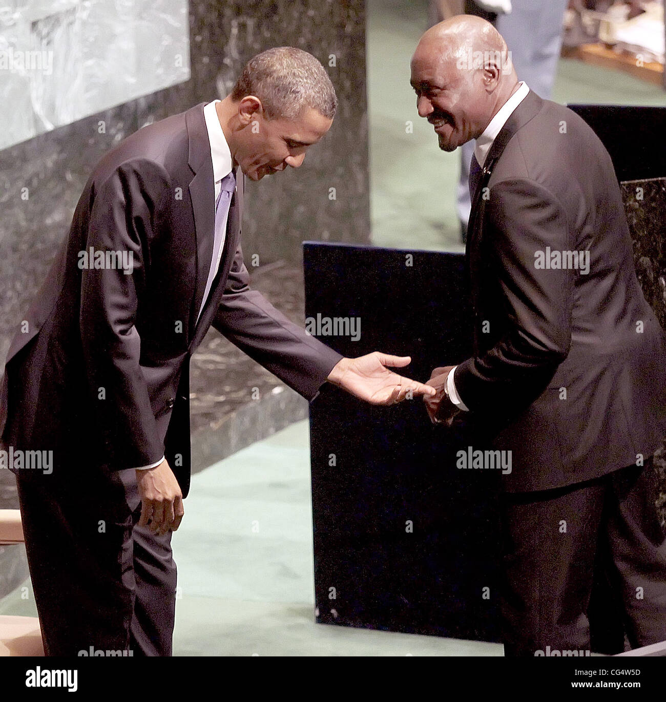U.S. President Barack Obama bowing 65th Session of the United Nations ...