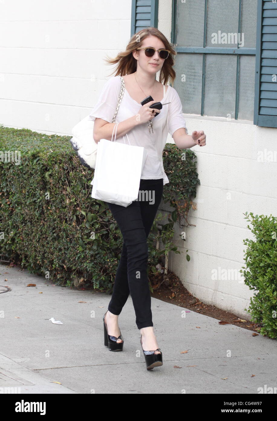 Emma roberts car hi-res stock photography and images - Alamy