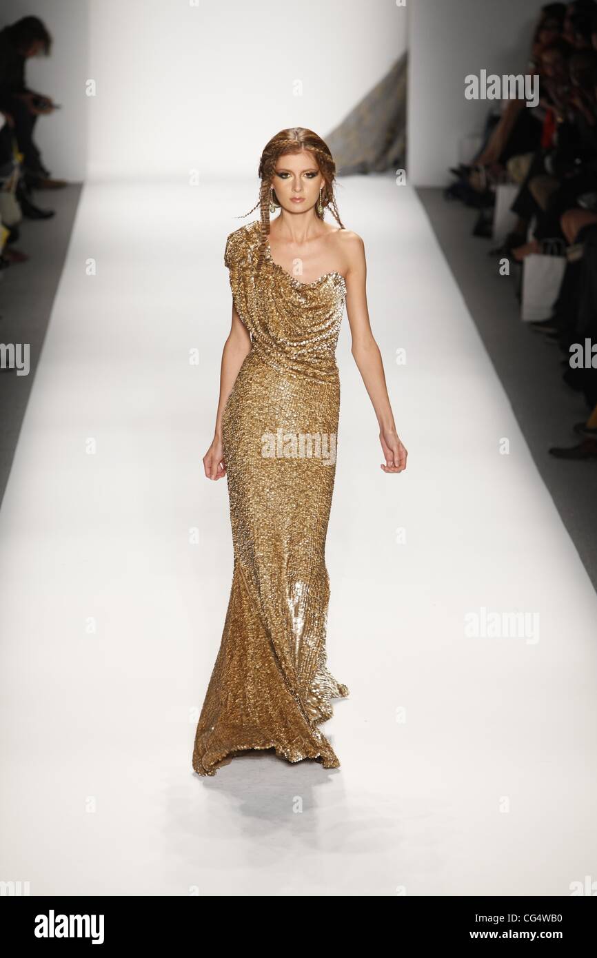 Model Mercedes-Benz IMG New York Fashion Week Spring/Summer 2011 ...