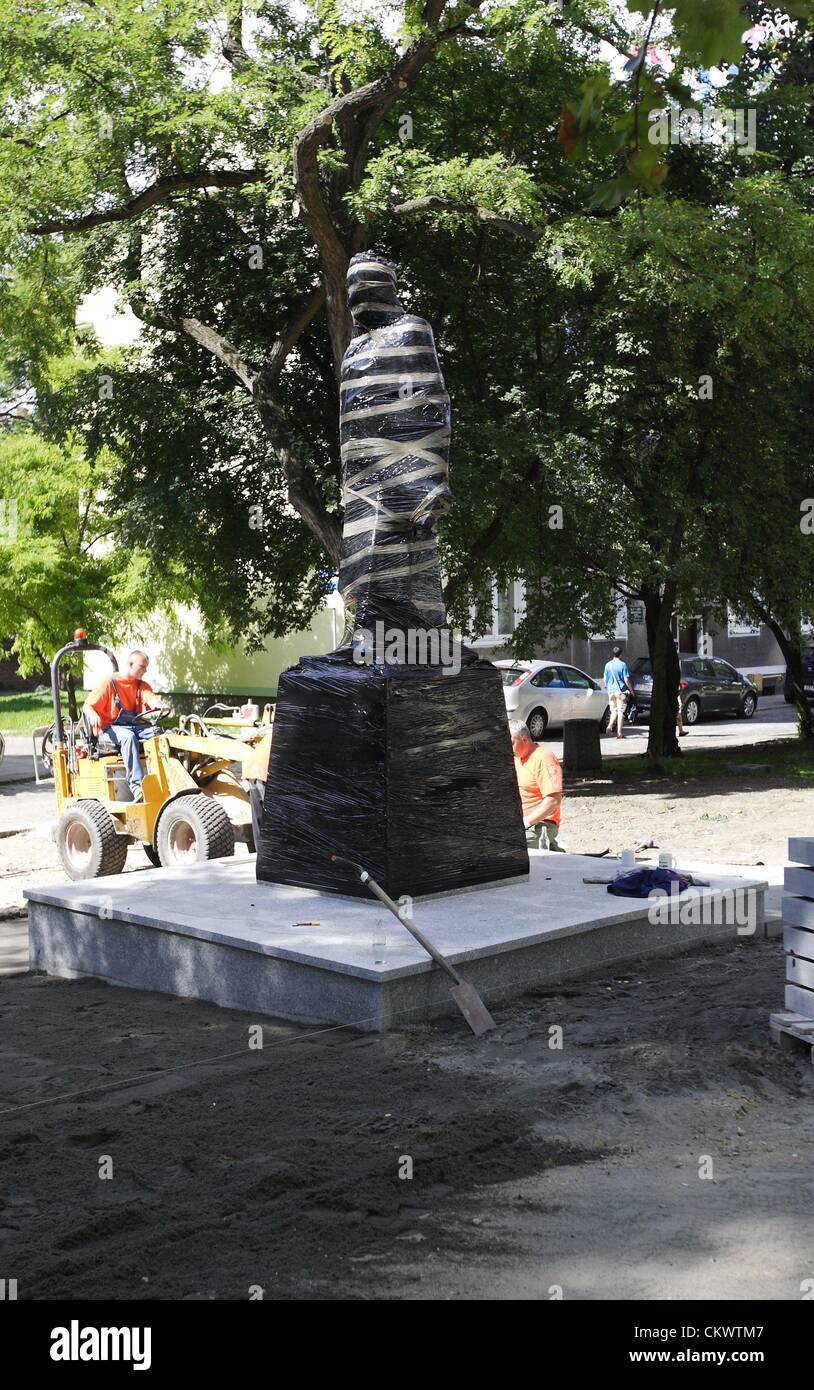 Henryk jankowski statue hi-res stock photography and images - Alamy