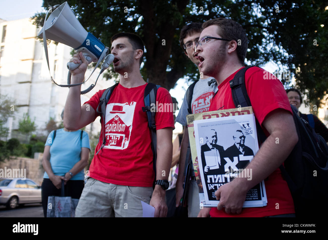 Shouting to pm hi-res stock photography and images - Alamy