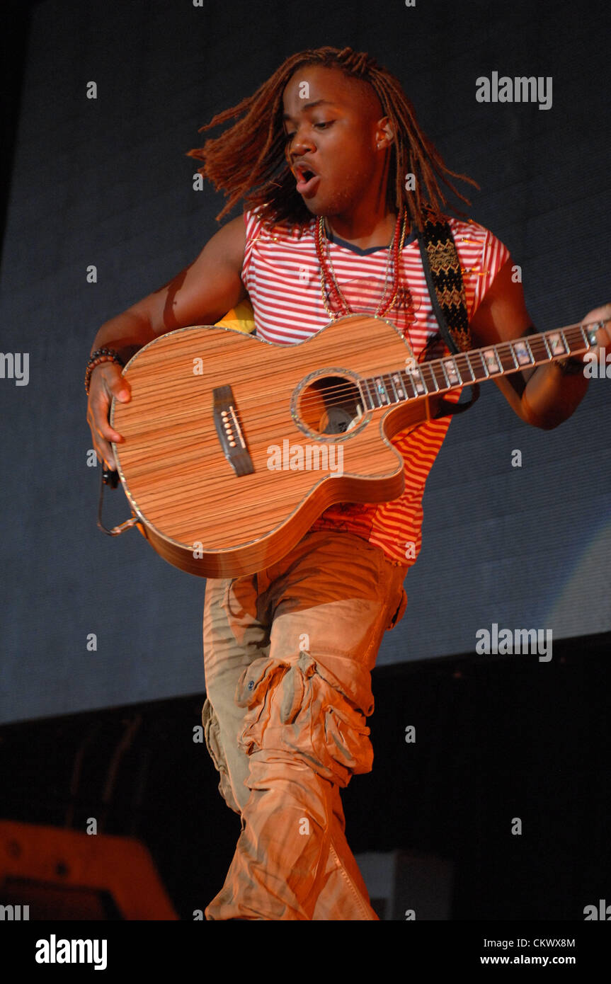 Aug. 21, 2012 - Raleigh, North Carolina, U.S. - Singer actor LEON ...