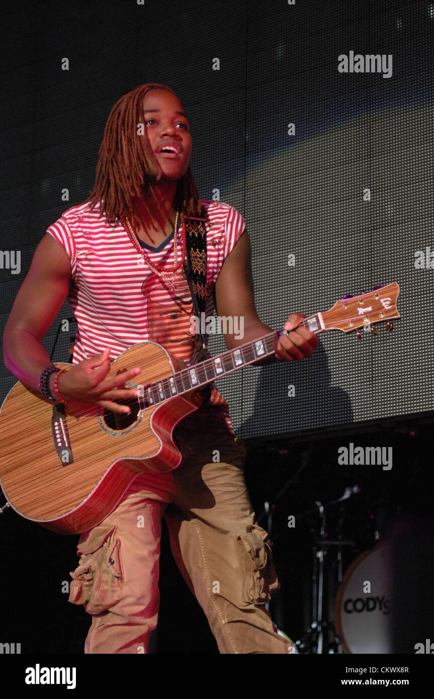 Aug. 21, 2012 - Raleigh, North Carolina, U.S. - Singer actor LEON ...