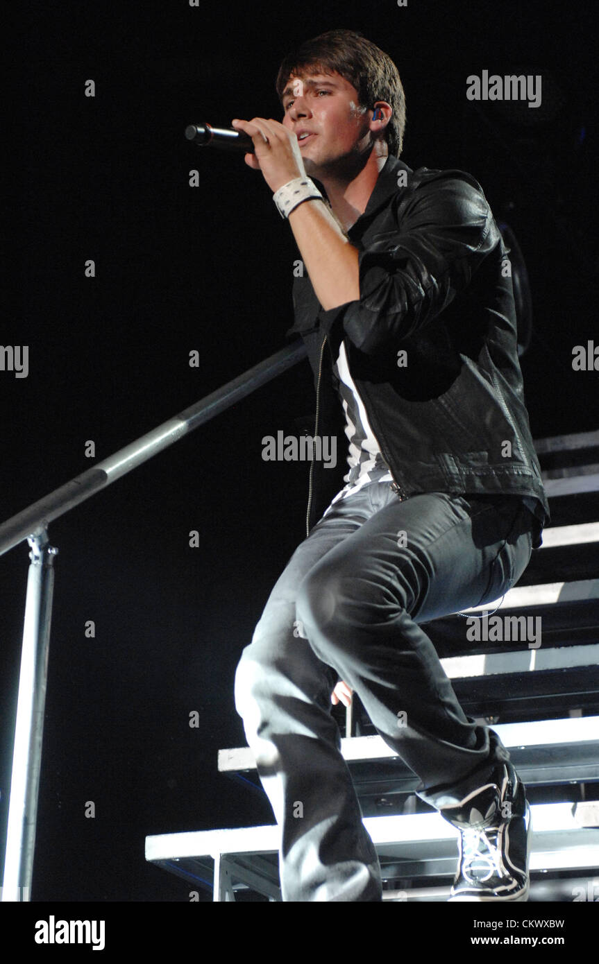 Aug. 21, 2012 - Raleigh, North Carolina, U.S. - Singer JAMES MASLOW of ...