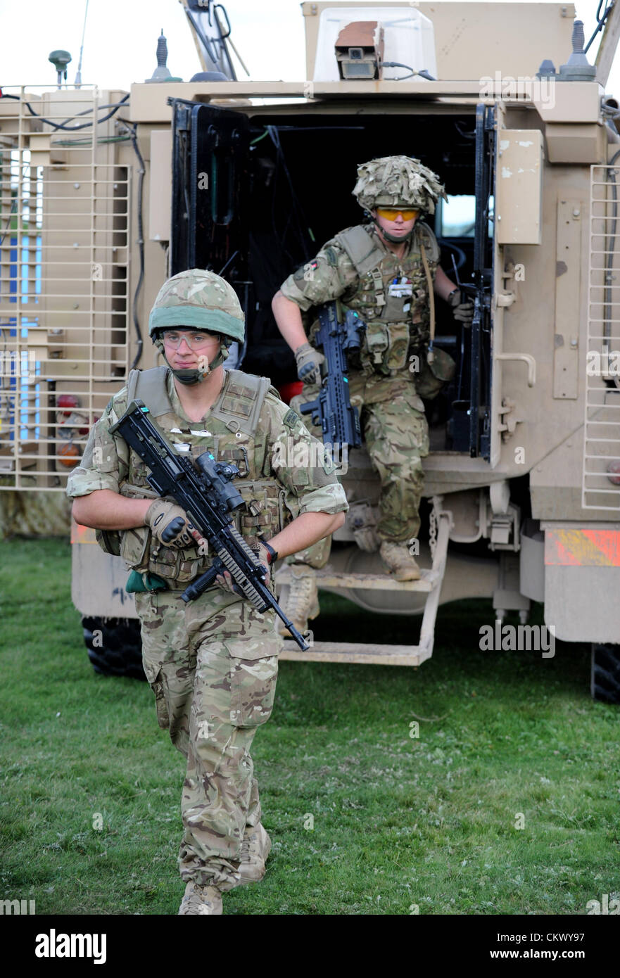 British soldiers training catterick hi-res stock photography and images ...