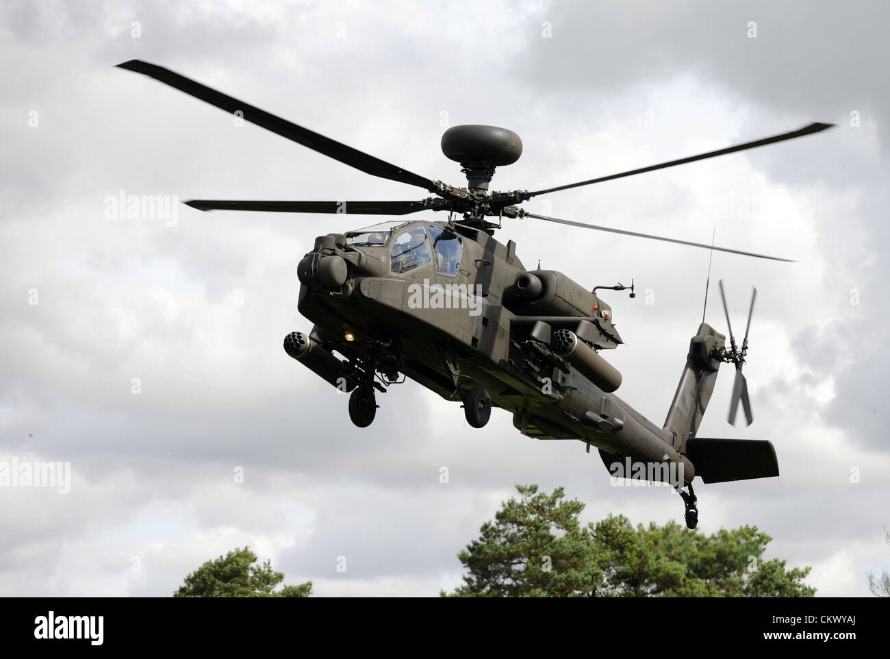 Apache helicopters in flight hi-res stock photography and images - Alamy