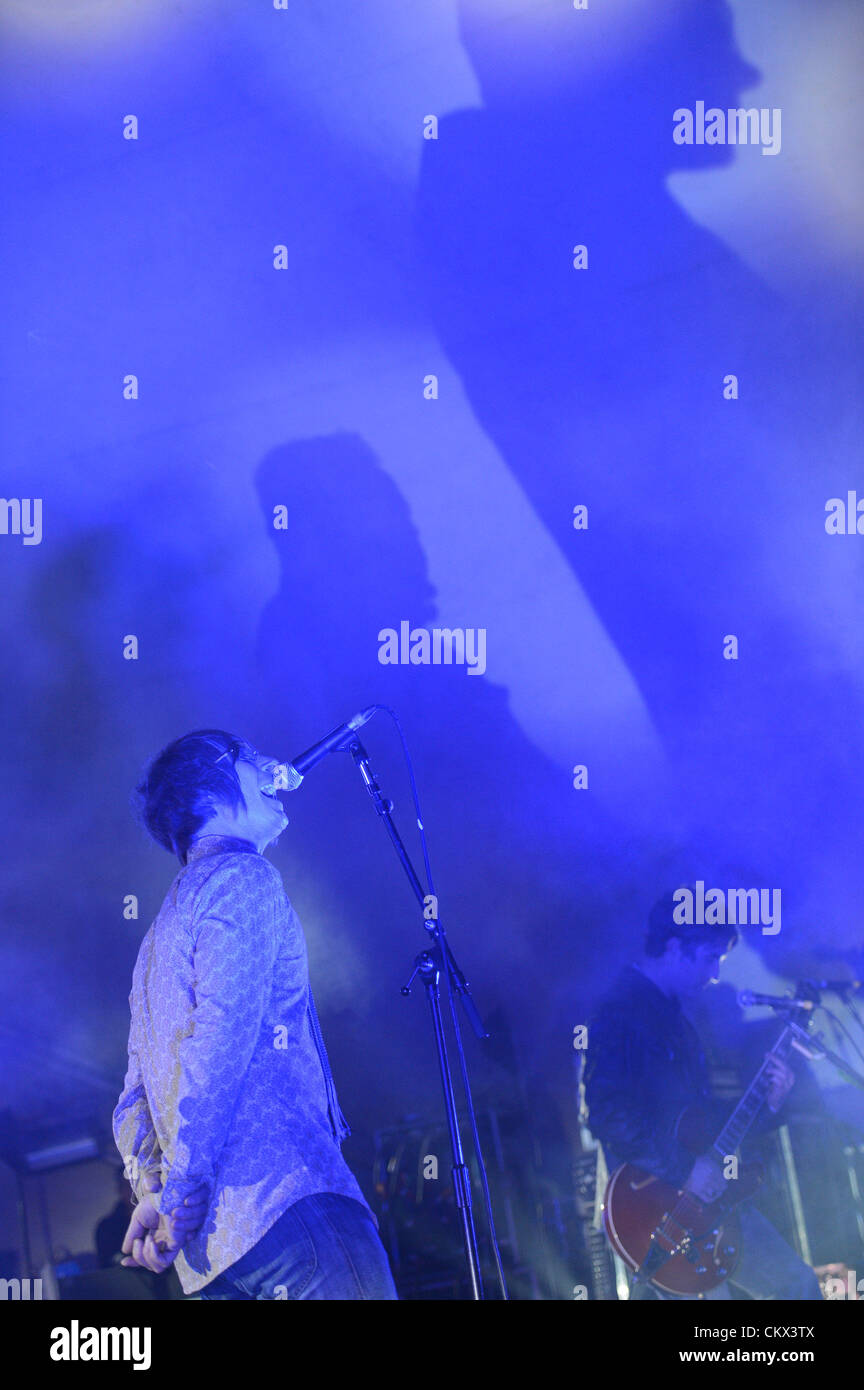 Oasis band hi-res stock photography and images - Alamy