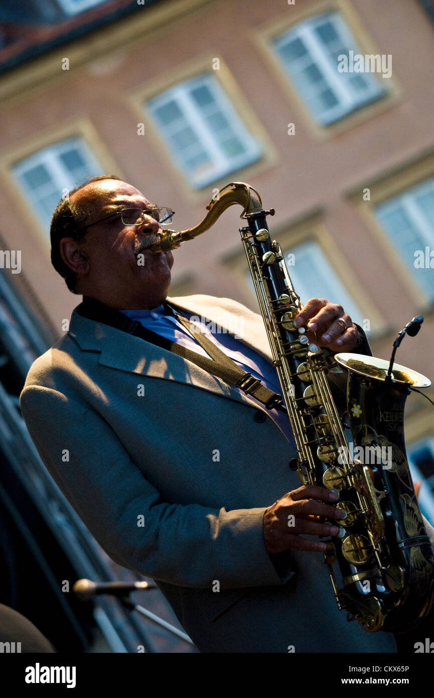 Air performance hi-res stock photography and images - Alamy