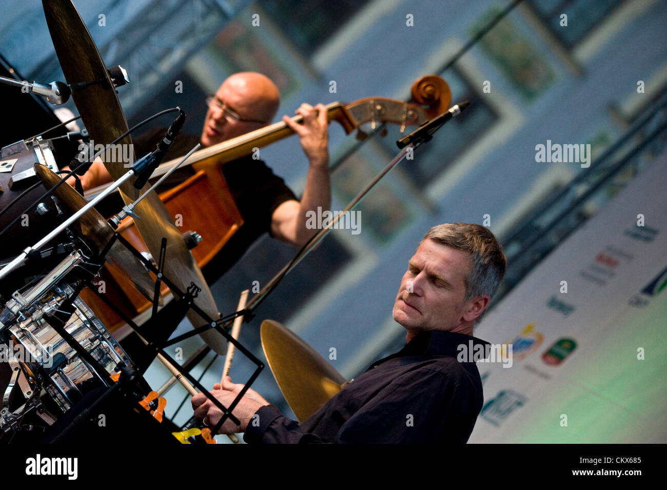 Air performance hi-res stock photography and images - Alamy