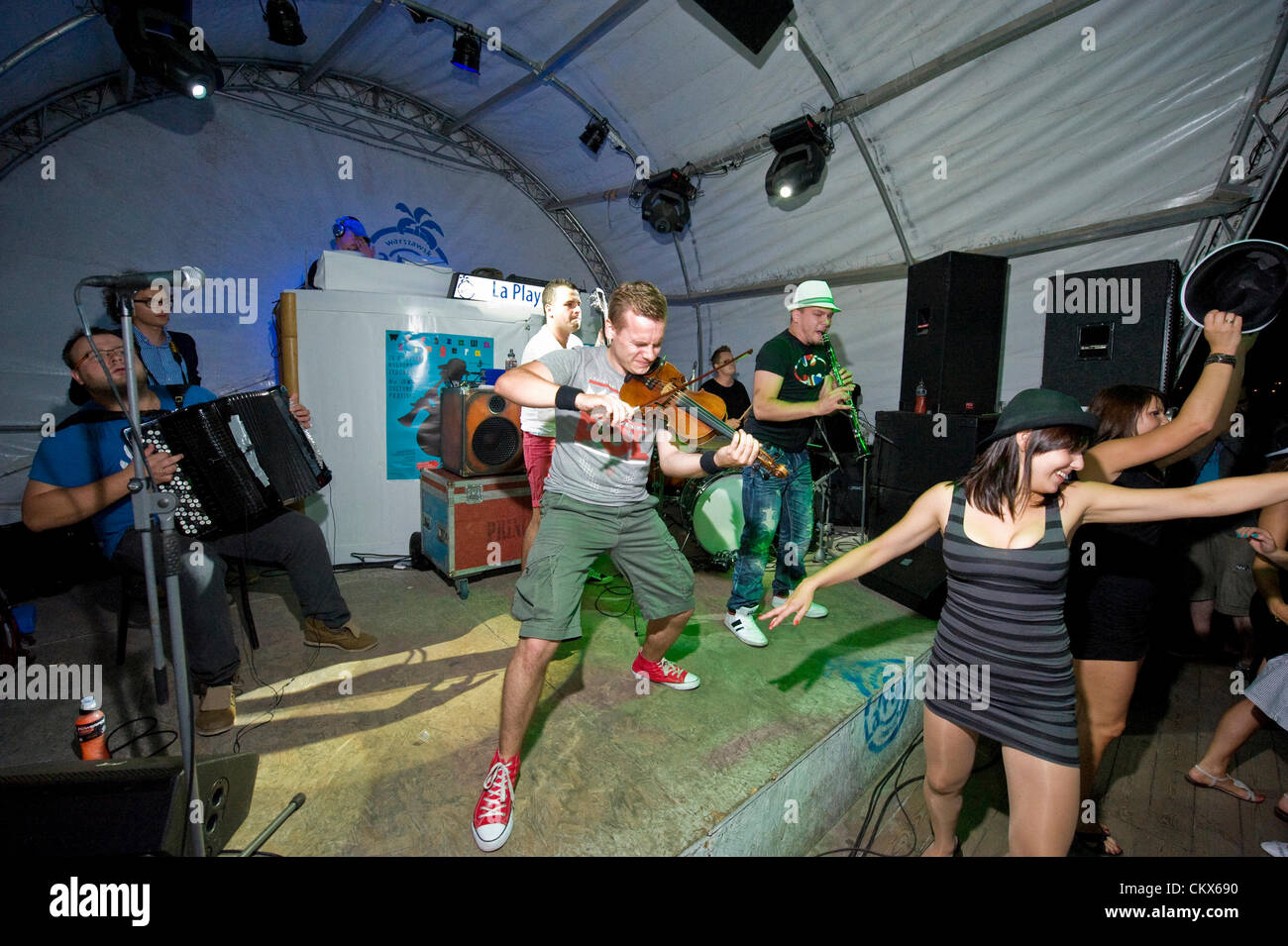 Jewish singer hi-res stock photography and images - Alamy