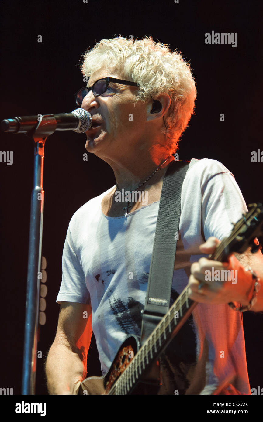 Kevin cronin of reo speedwagon hi-res stock photography and images - Alamy