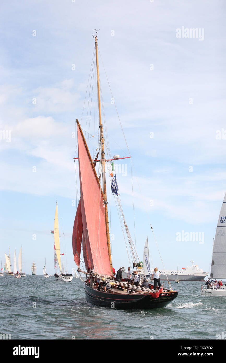 School ships hi-res stock photography and images - Alamy