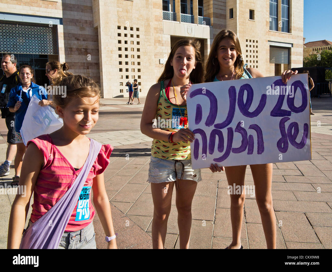 Children demonstrating sign hi-res stock photography and images - Alamy