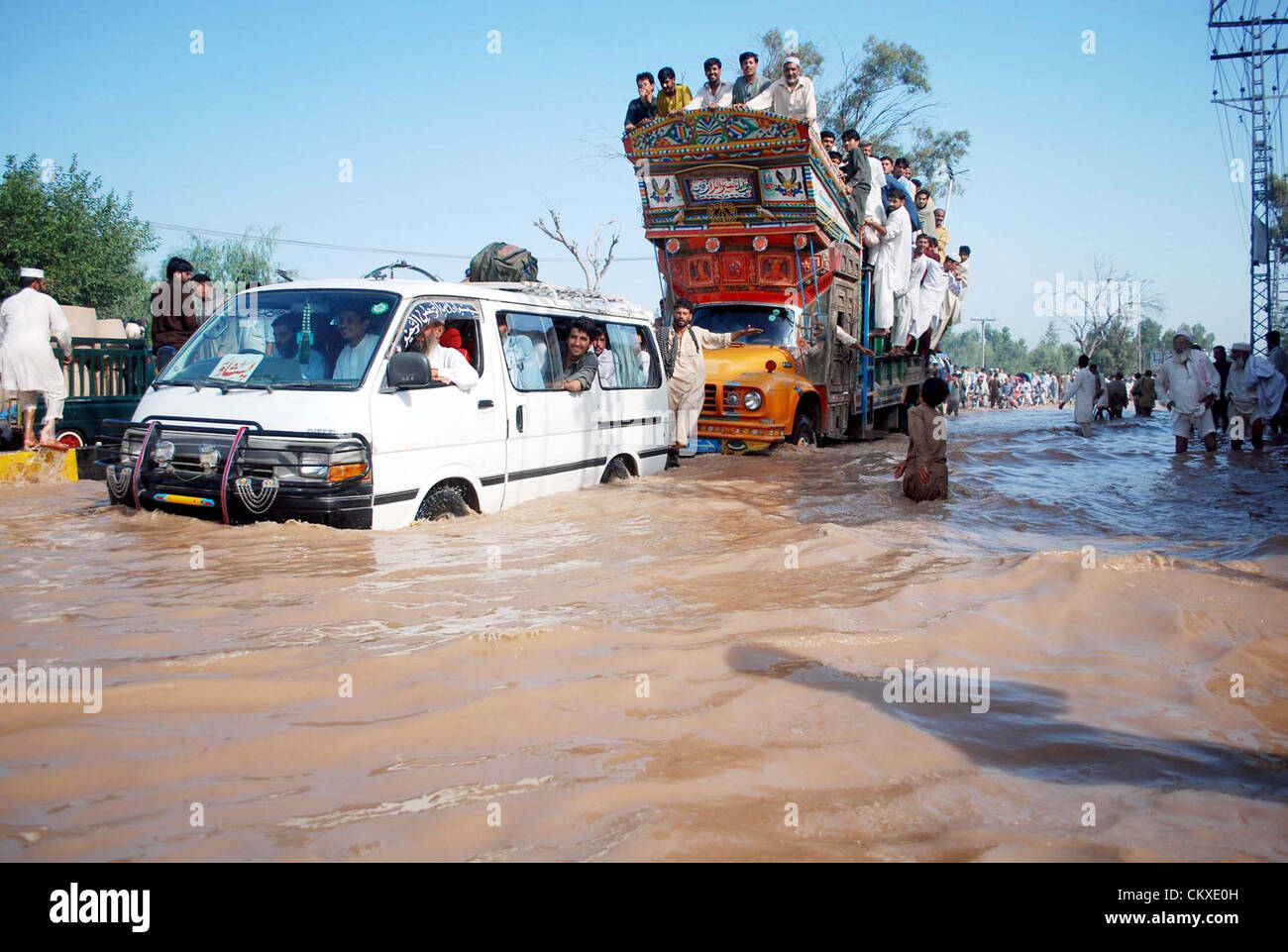 Motorists pass through flood water during heavy downpour of Monsoon ...