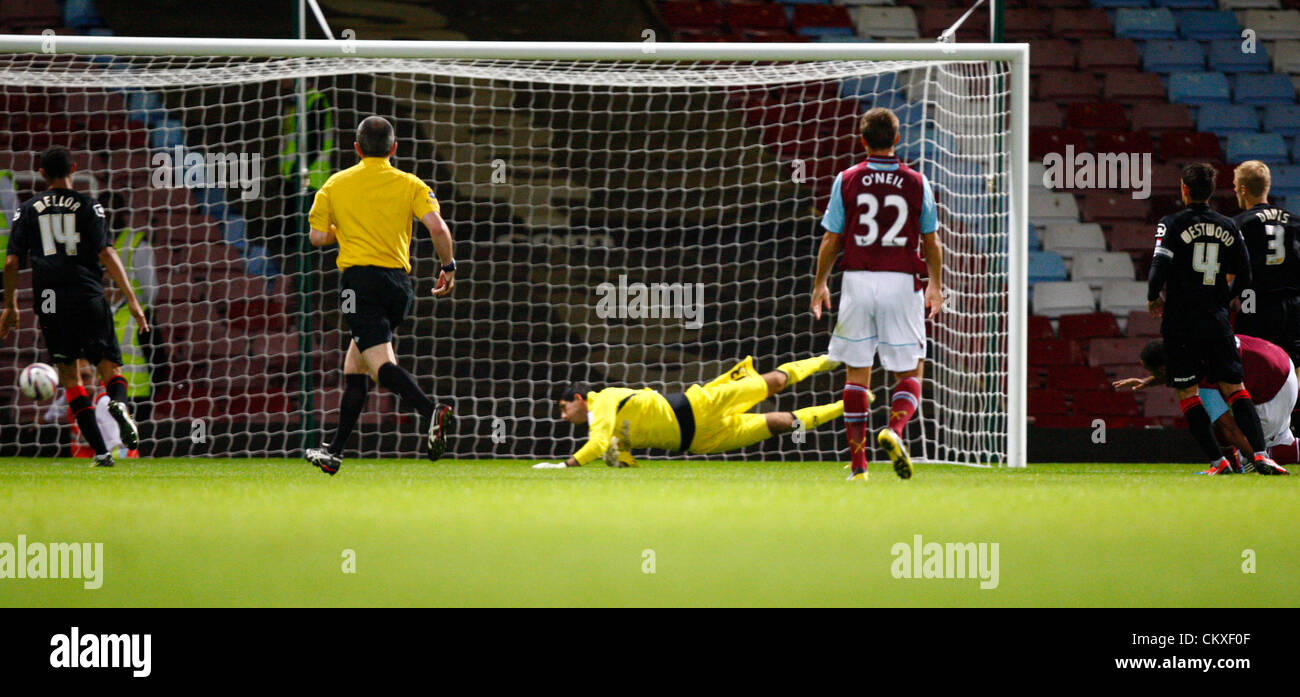 28.06.12 London, ENGLAND: Nicky Maynard of West Ham United scores ...