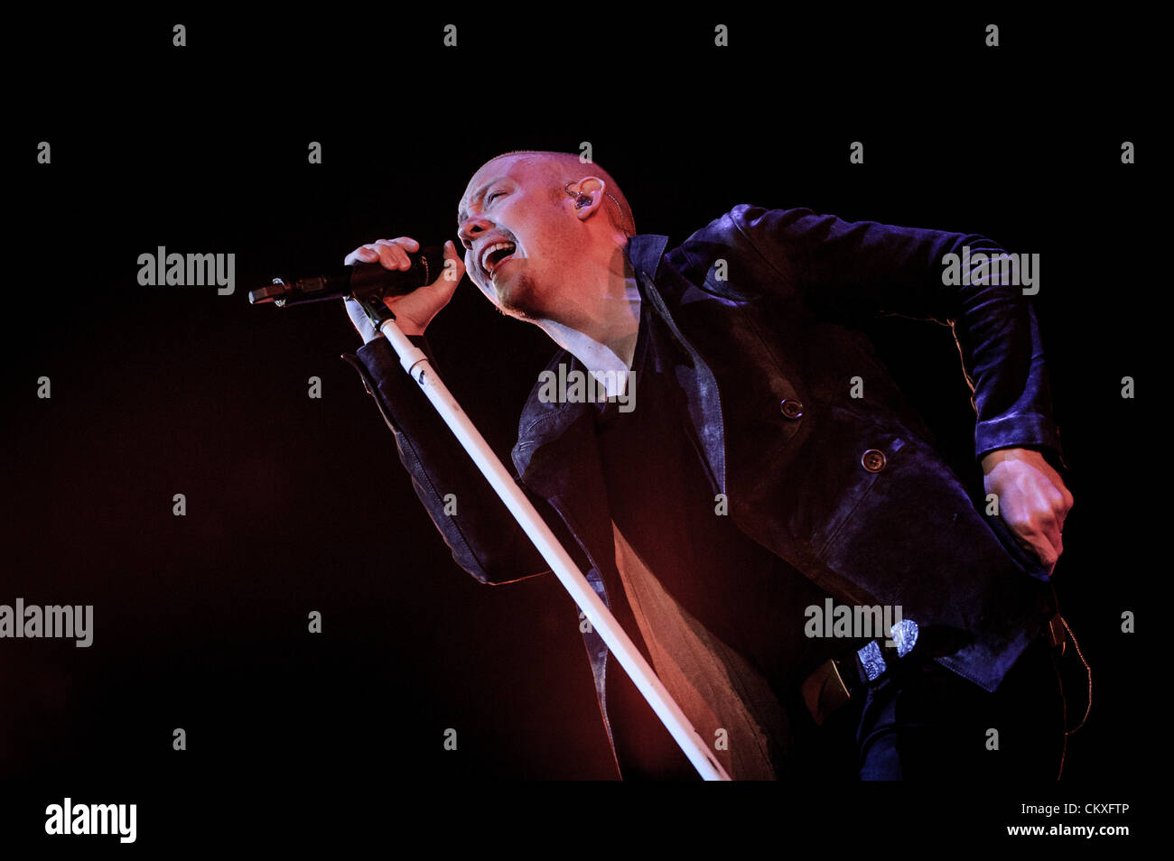 Isaac slade lead singer fray hi-res stock photography and images - Alamy